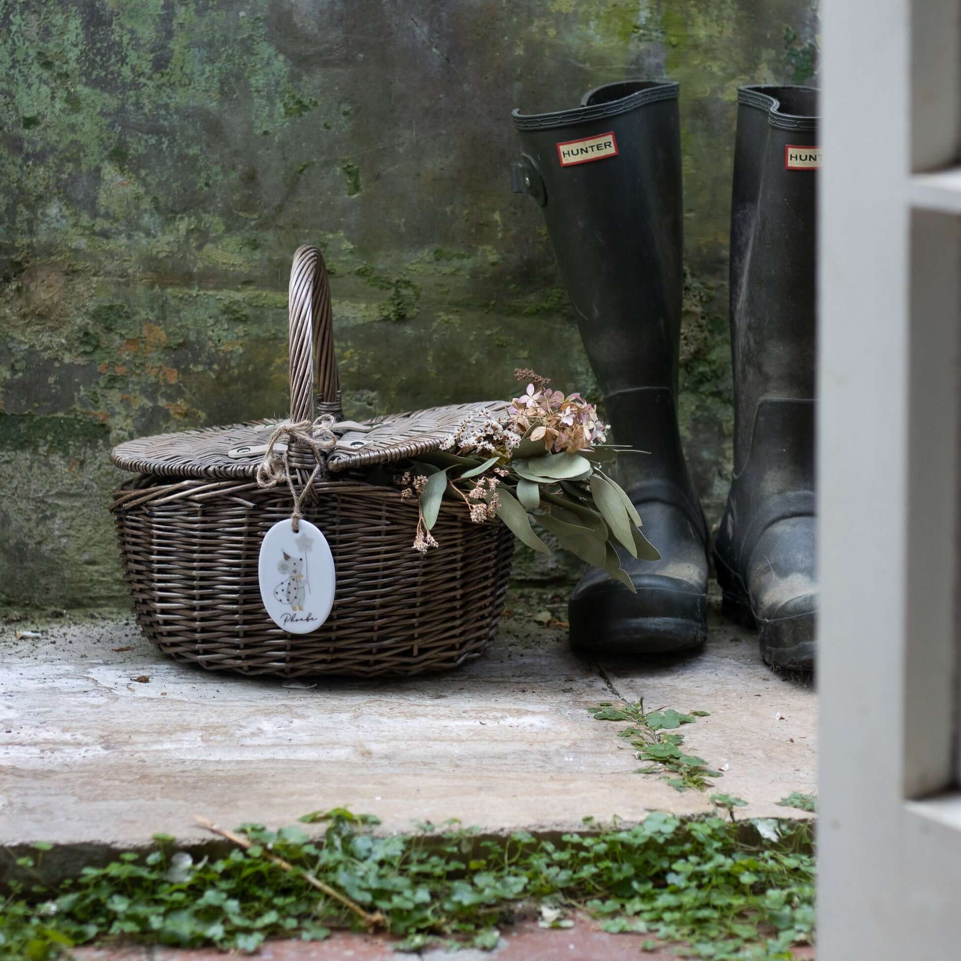 Personalised Wicker Picnic Basket and Personalised Mouse Tag – Tillyanna